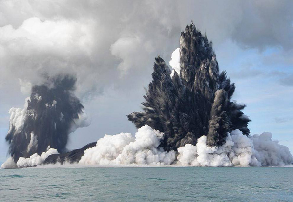 Hunga Tonga-Hunga Ha’apai (archipel des Tonga / Tonga archipelago ...